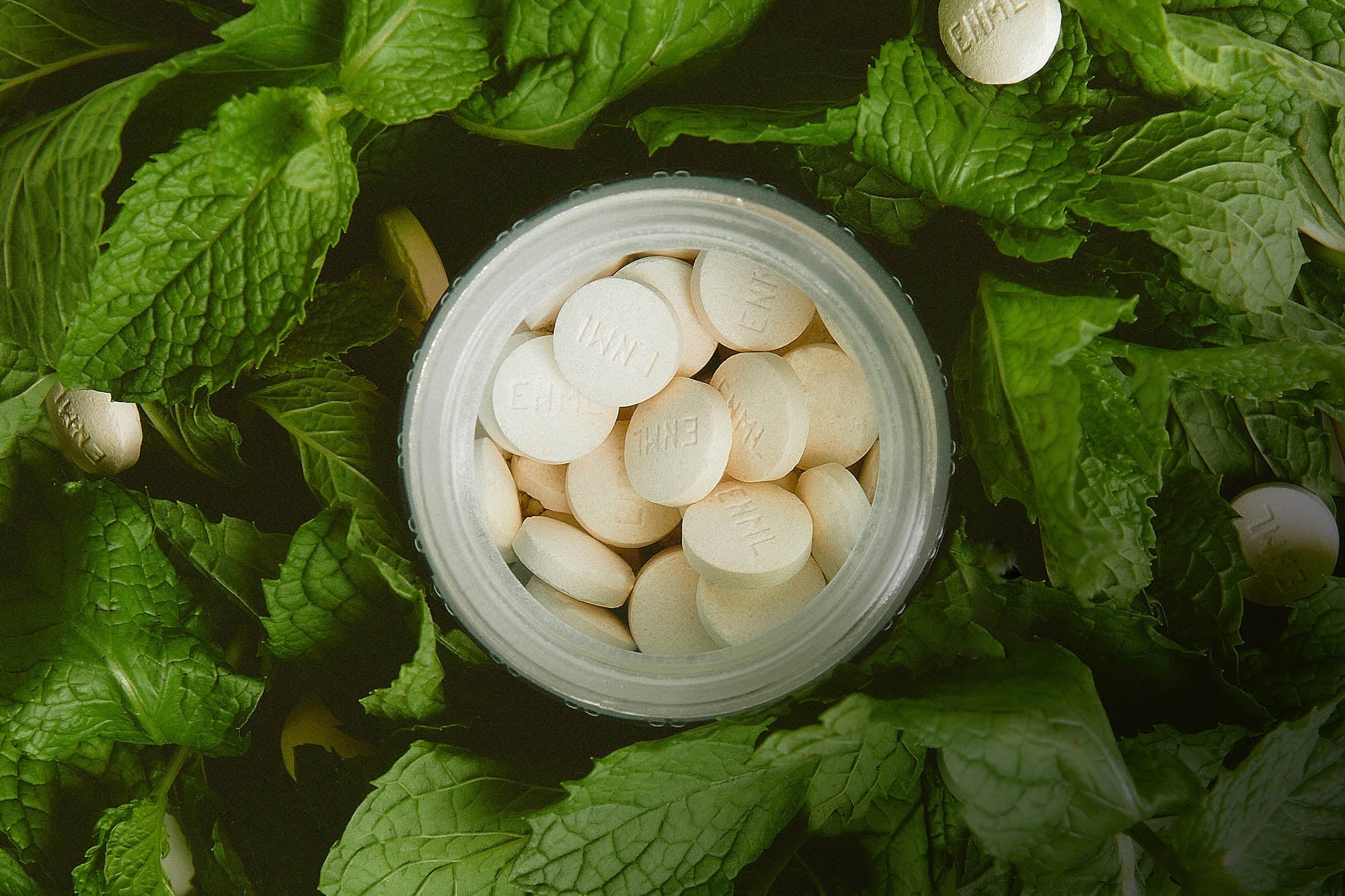 Toothpaste Tablets vs Toothpaste | ENML